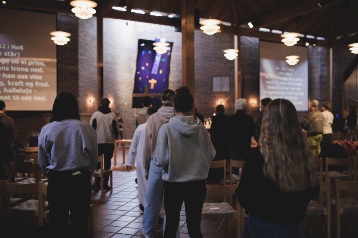 Forside - Lura kirke